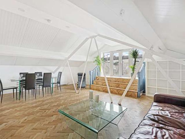 Apartment at Lea Bridge Road, Greater London