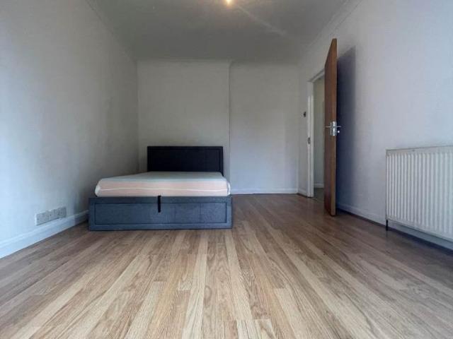 Apartment at Lea Bridge Road, Greater London