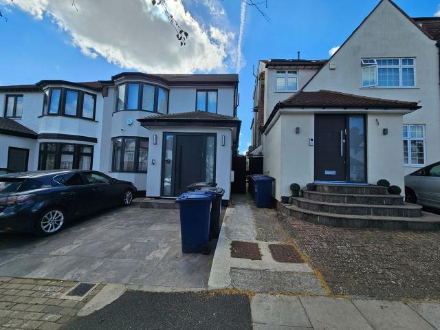 Apartment at Leeside Crescent, Greater London
