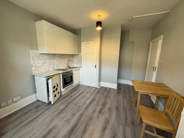 Apartment at Leeside Crescent, Greater London