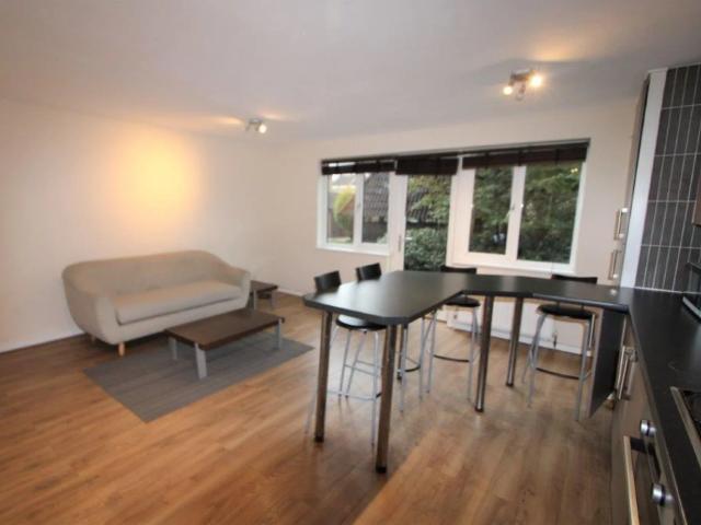 Apartment at Leerdam Drive, Greater London