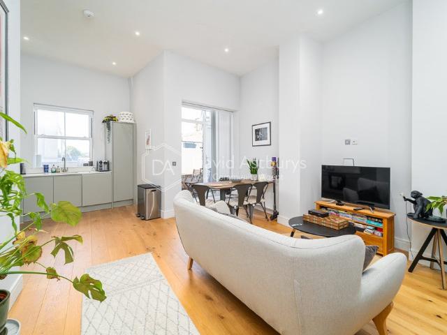 Apartment at Leighton Road, Greater London