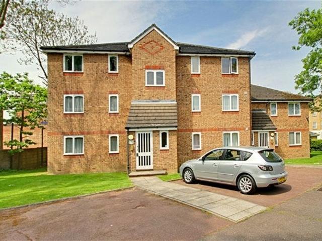 Apartment at Leigh Hunt Drive, Greater London