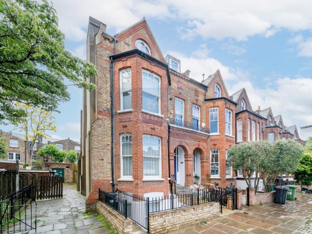 Apartment at Leigh Road, Greater London