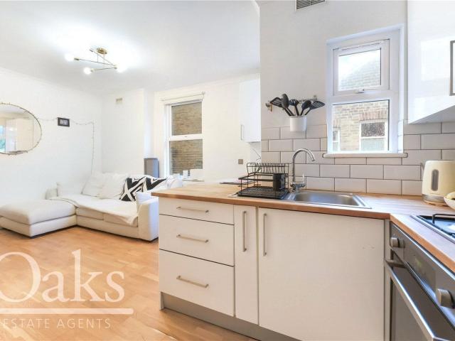 Apartment at Leigham Vale, Greater London