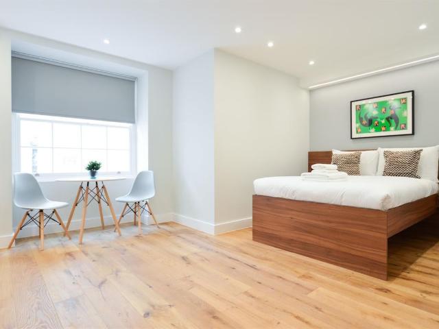 Apartment at Leinster Square, City of Westminster