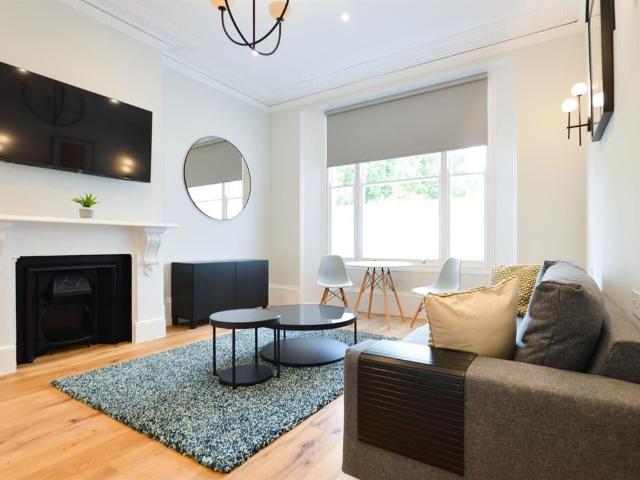 Apartment at Leinster Square, City of Westminster
