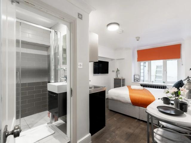 Apartment at Leinster Square, City of Westminster