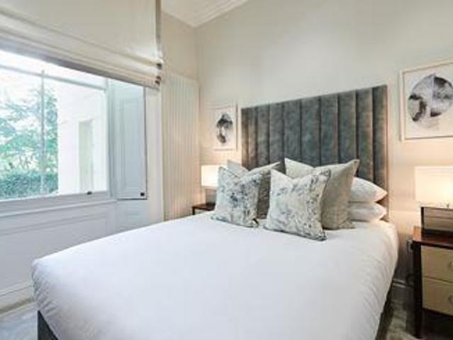 Apartment at Leinster Square, City of Westminster
