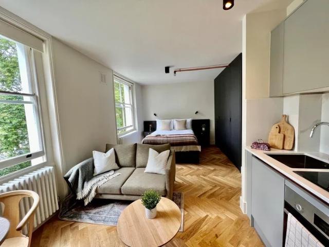 Apartment at Leinster Square Prince's Square, City of Westminster