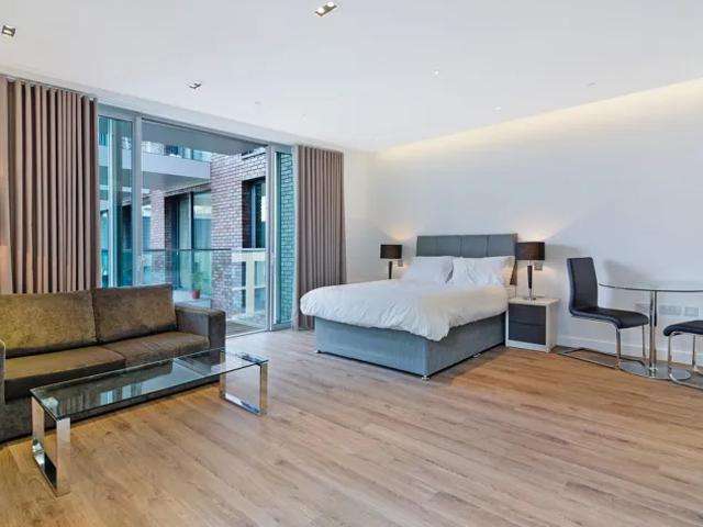 Apartment at Leman Street, Greater London