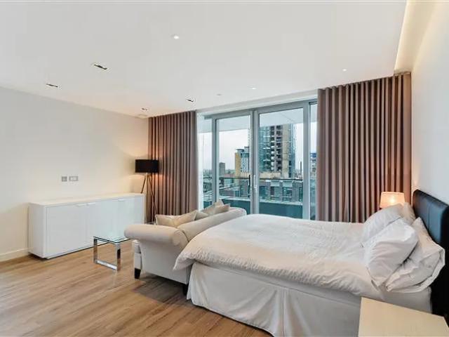 Apartment at Leman Street, Greater London