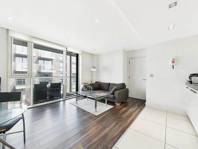 Apartment at Leman Street, Greater London