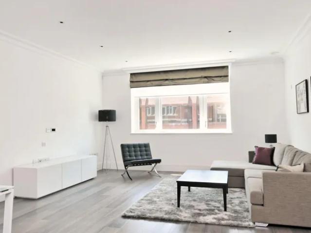 Apartment at Leman Street, Greater London