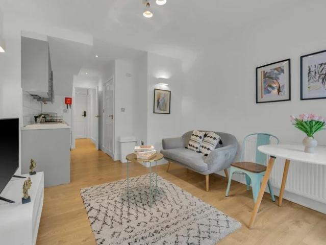 Apartment at Lena Gardens, Greater London