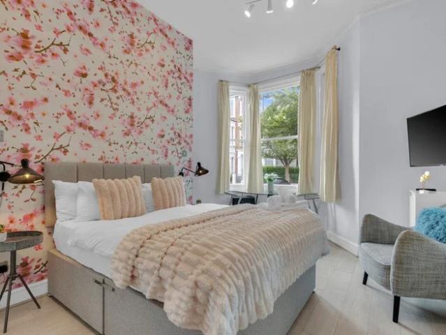 Apartment at Lena Gardens, Greater London