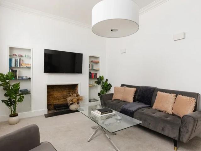 Apartment at Lennox Gardens, Greater London