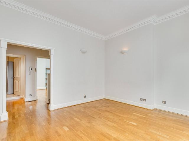 Apartment at Lennox Gardens, Greater London