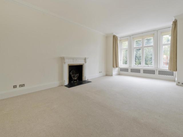 Apartment at Lennox Gardens, Greater London
