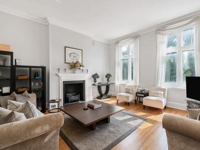 Apartment at Lennox Gardens, Greater London
