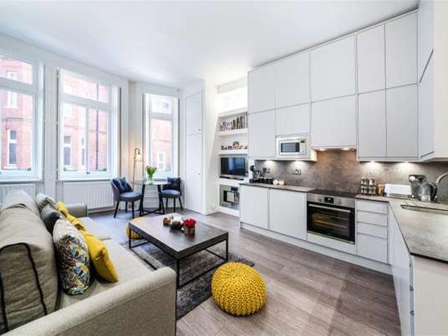 Apartment at Lennox Gardens, Greater London