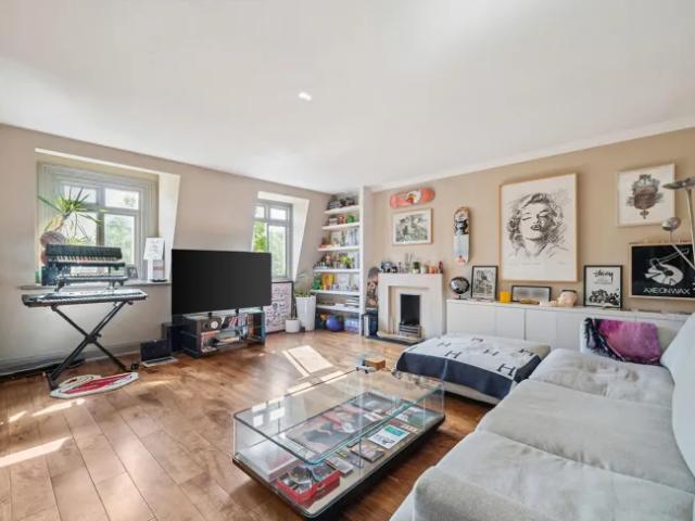 Apartment at Lennox Gardens, Greater London