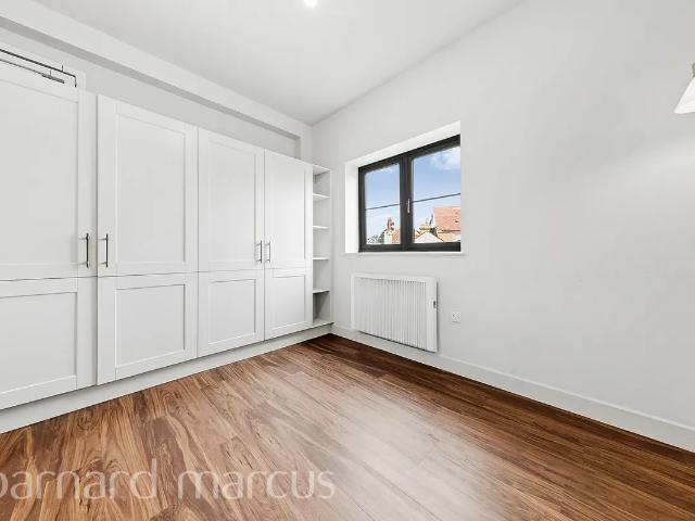 Apartment at Leslie Park Road, Greater London