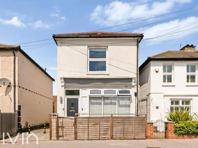 Apartment at Leslie Park Road, Greater London