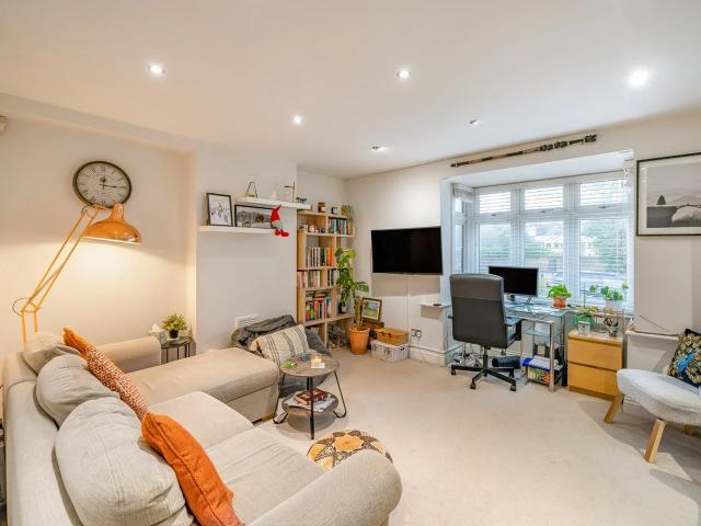 Apartment at Little Common, Greater London