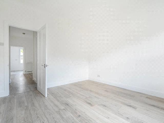 Apartment at Little Park Gardens, Greater London
