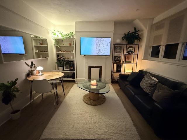 Apartment at Lichfield Grove, Greater London