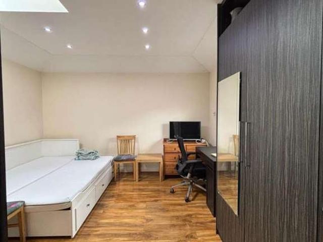 Apartment at Lime Tree Road, Greater London