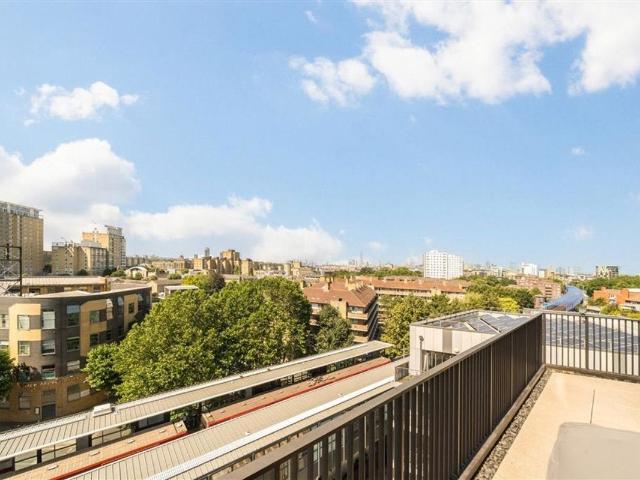 Apartment at Limehouse Causeway, Greater London