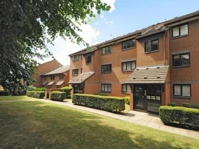 Apartment at Limetree Walk, Greater London