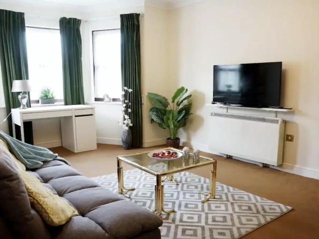 Apartment at Lincoln Hatch Lane, Burnham