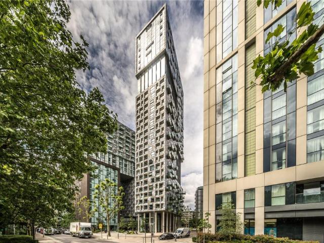 Apartment at Lincoln Plaza, Greater London