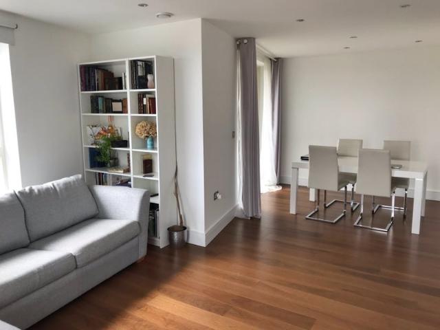 Apartment at Lincoln Plaza, Greater London
