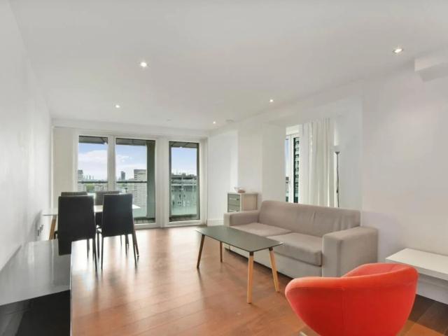 Apartment at Lincoln Plaza, Greater London