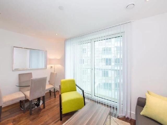Apartment at Lincoln Plaza, Greater London