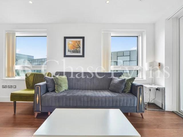 Apartment at Lincoln Plaza, Greater London