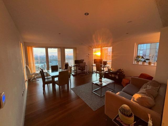 Apartment at Lincoln Plaza, Greater London