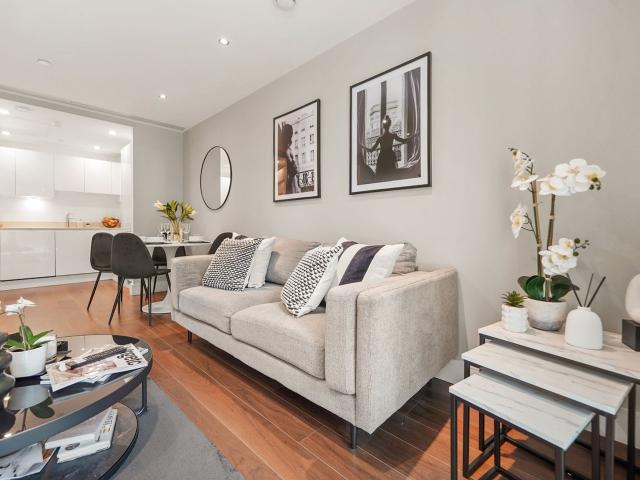 Apartment at Lincoln Plaza, Greater London