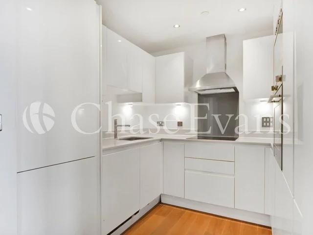 Apartment at Lincoln Plaza, Greater London