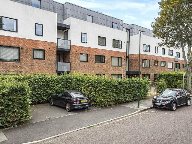 Apartment at Lingfield Crescent, Greater London