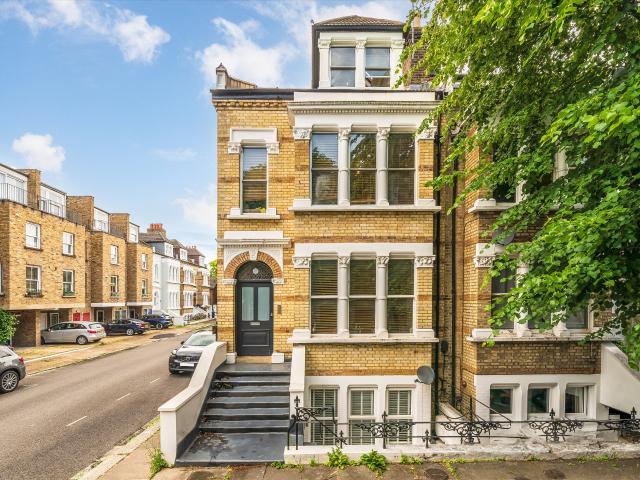 Apartment at Linden Gardens, Greater London