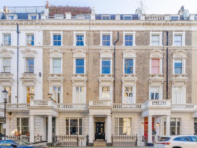 Apartment at Linden Gardens, Greater London
