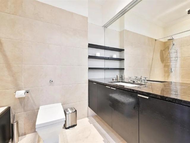 Apartment at Linden Gardens, Greater London