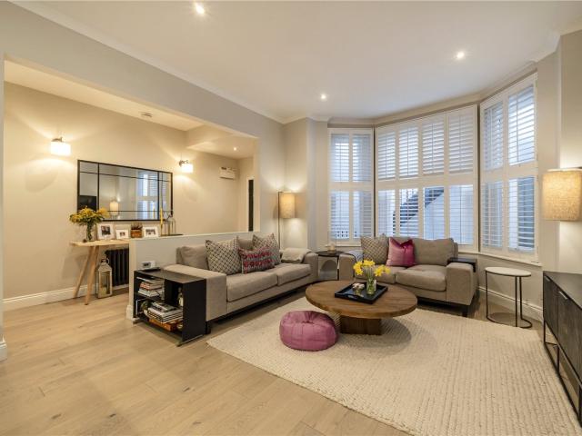 Apartment at Linden Gardens, Greater London