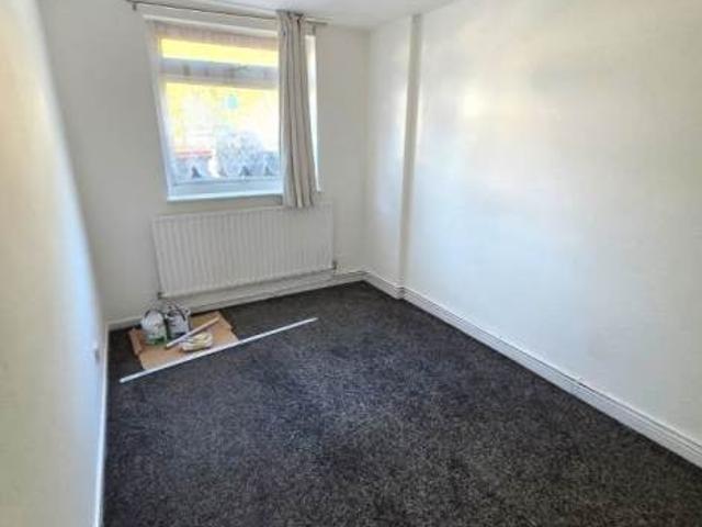 Apartment at Lindsey Close, Greater London
