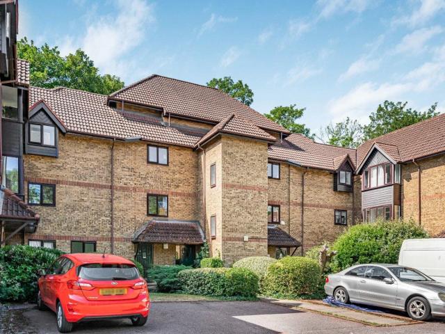 Apartment at Linwood Close, Greater London